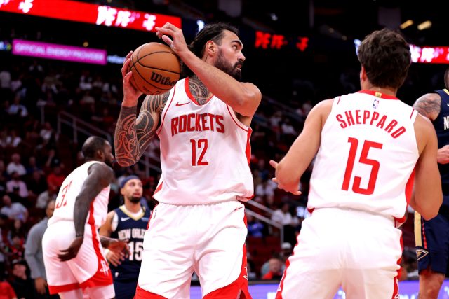Steven Adams en impose déjà dans la raquette des Rockets • Basket USA