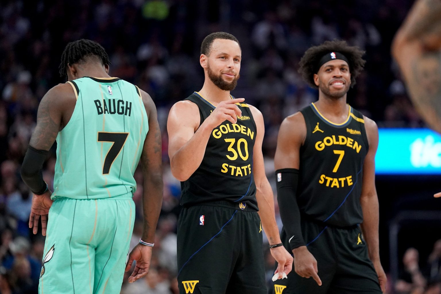 Les Warriors infligent une nouvelle déculottée aux Hornets