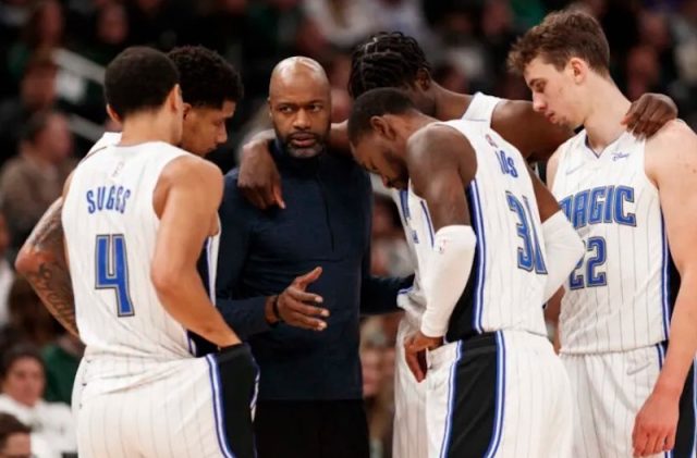 Jamahl Mosley voulait plus d’expérience dans son staff