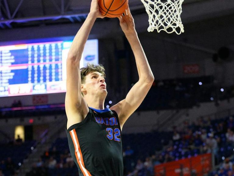 Le géant Olivier Rioux (2m36) inscrit son premier panier en NCAA