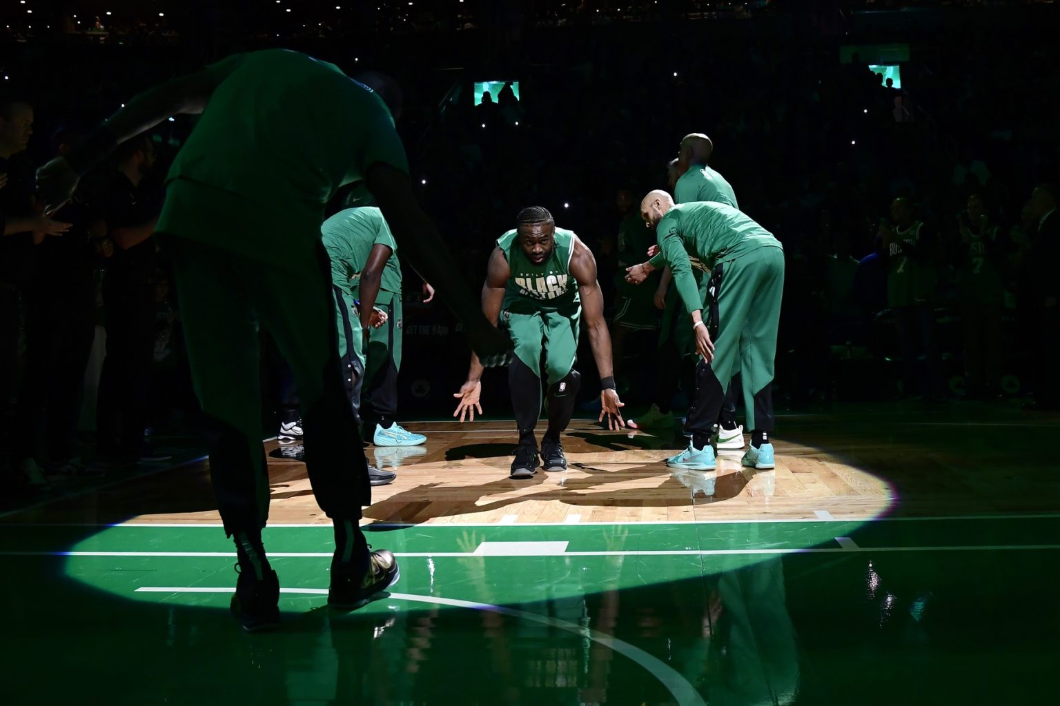 Après ses critiques face aux arbitres, Jaylen Brown passe à la caisse