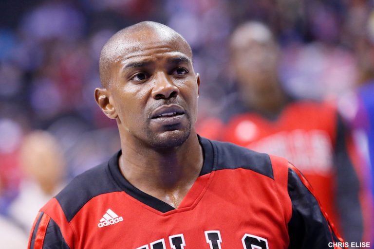 Mike James, stagiaire dans le staff des Rockets • Basket USA