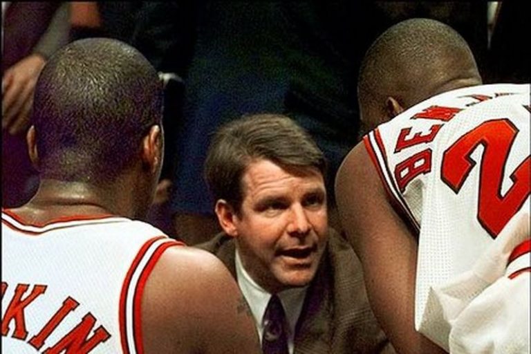 Que sont-ils devenus ? Tim Floyd, le pire coach de l'histoire des Bulls ...