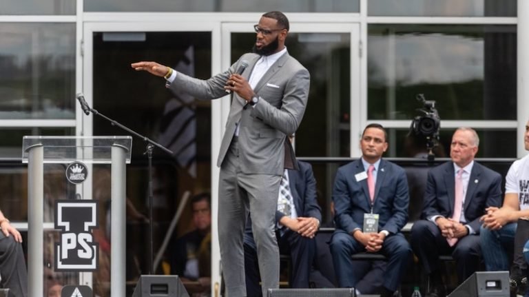 "Shut Up and Dribble", la nouvelle série documentaire de LeBron James ...