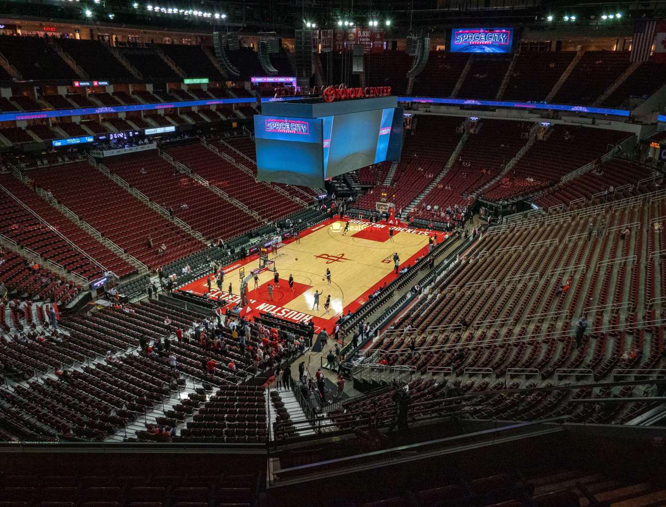 Jusqu'à 4 500 spectateurs aux matches des Rockets • Basket USA