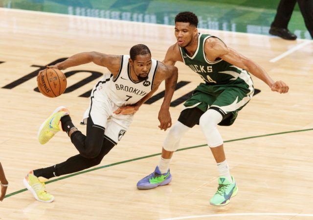 Pronostics NBA | Misez sur le duel entre Kevin Durant et Giannis Antetokounmpo • Basket USA