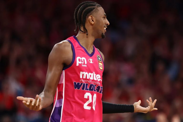 À 18 ans, Alexandre Sarr confirme son énorme potentiel en Australie ...