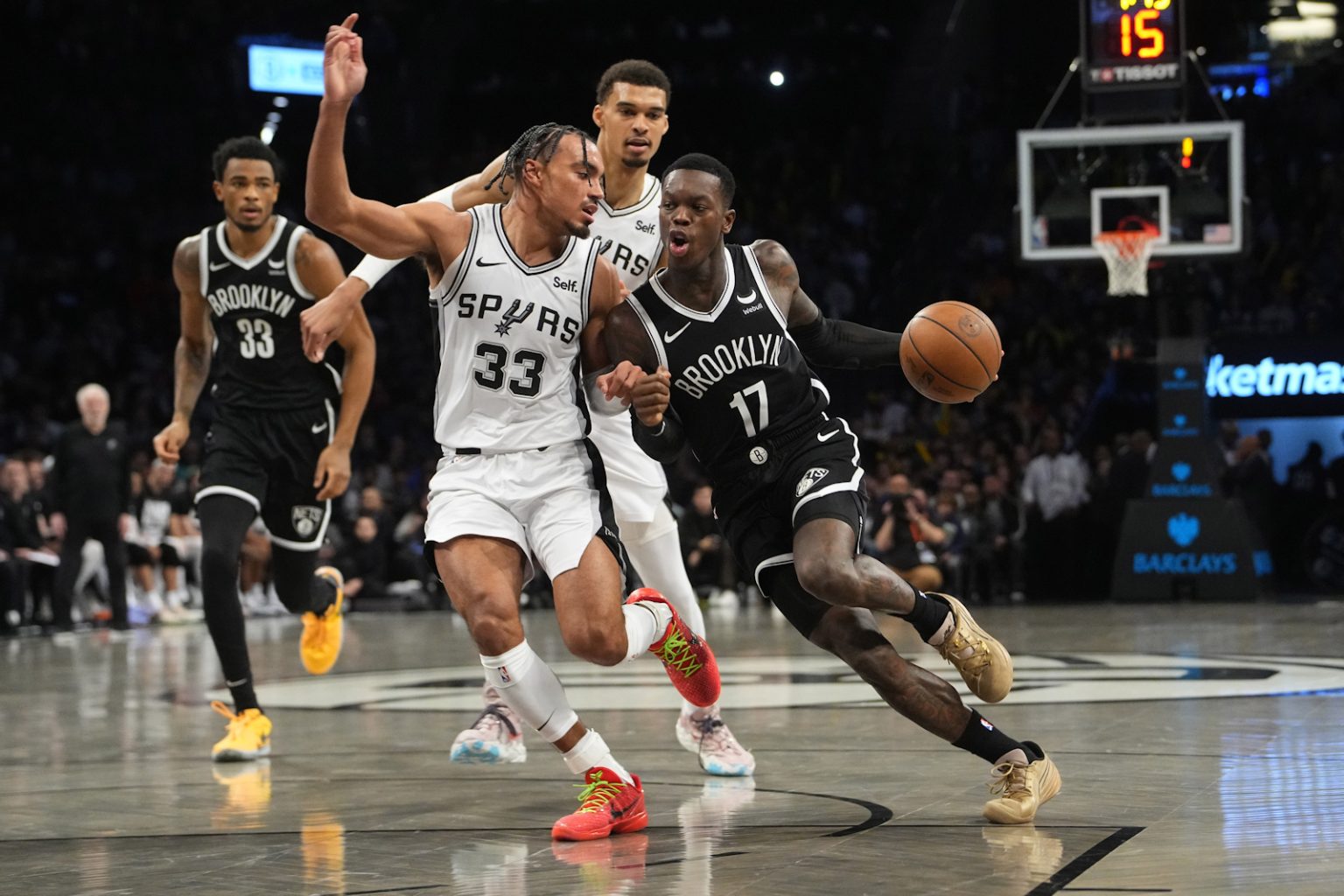 Dennis Schroder fait des misères aux Spurs de Wembanyama • Basket USA