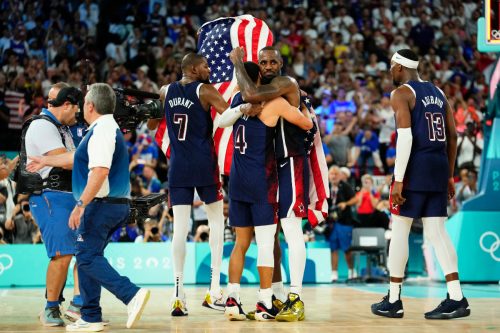 JO 2024 | LeBron James élu MVP de la compétition • Basket USA
