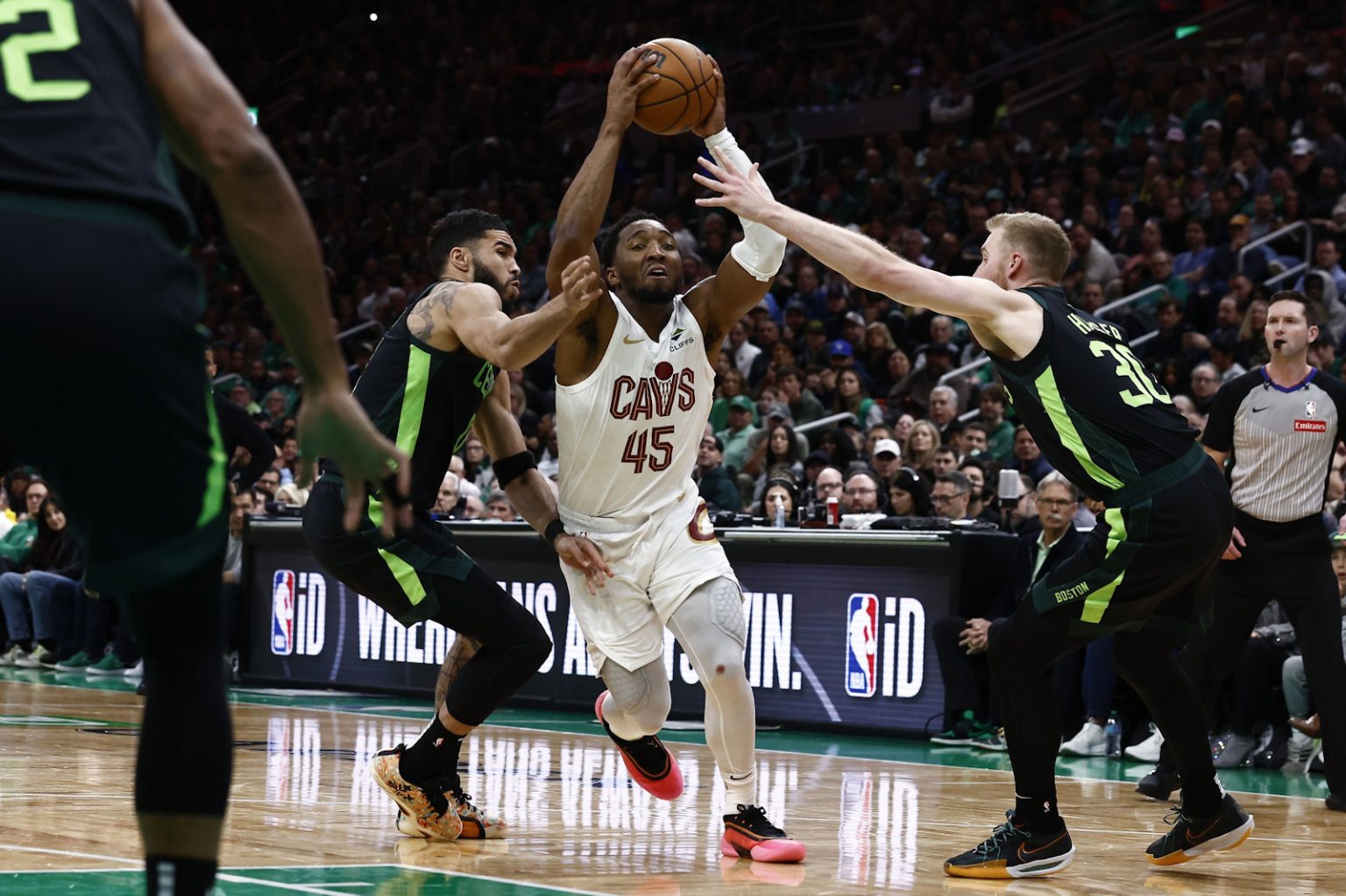 Donovan Mitchell et Jayson Tatum électrisent le choc Celtics - Cavs ...